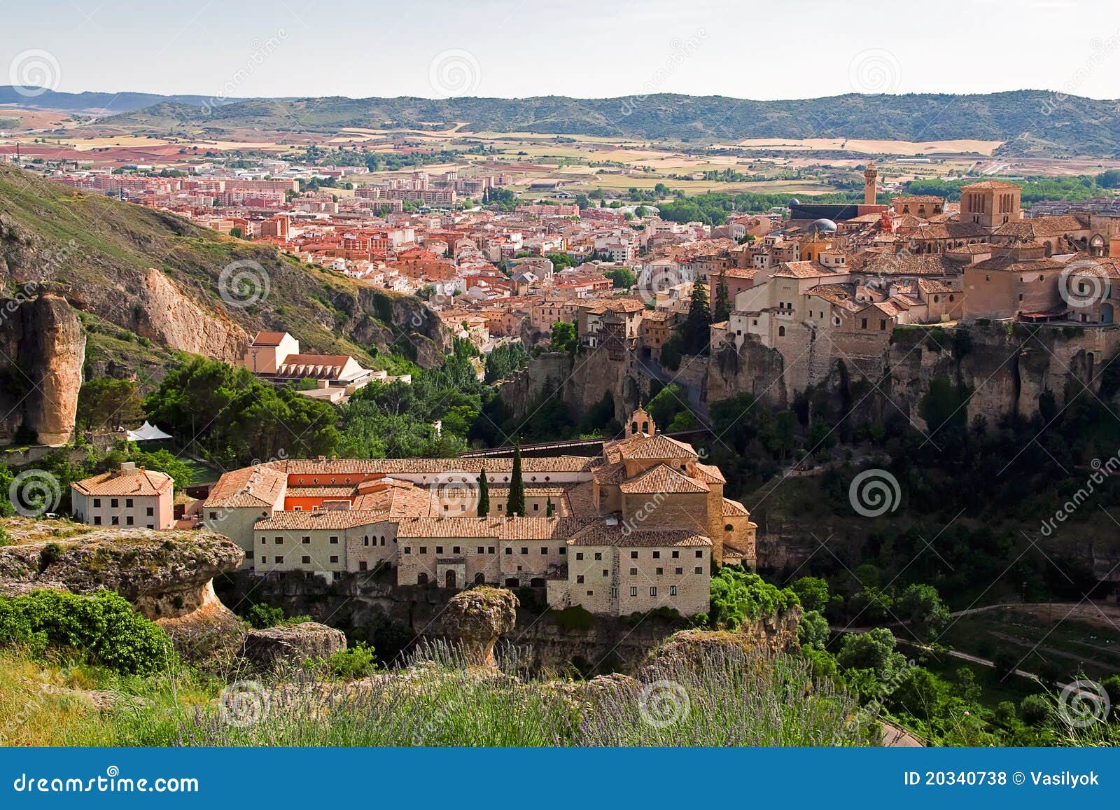 Cuenca-panoramische Ansicht Stockfoto - Bild von kloster, häuser: 20340738