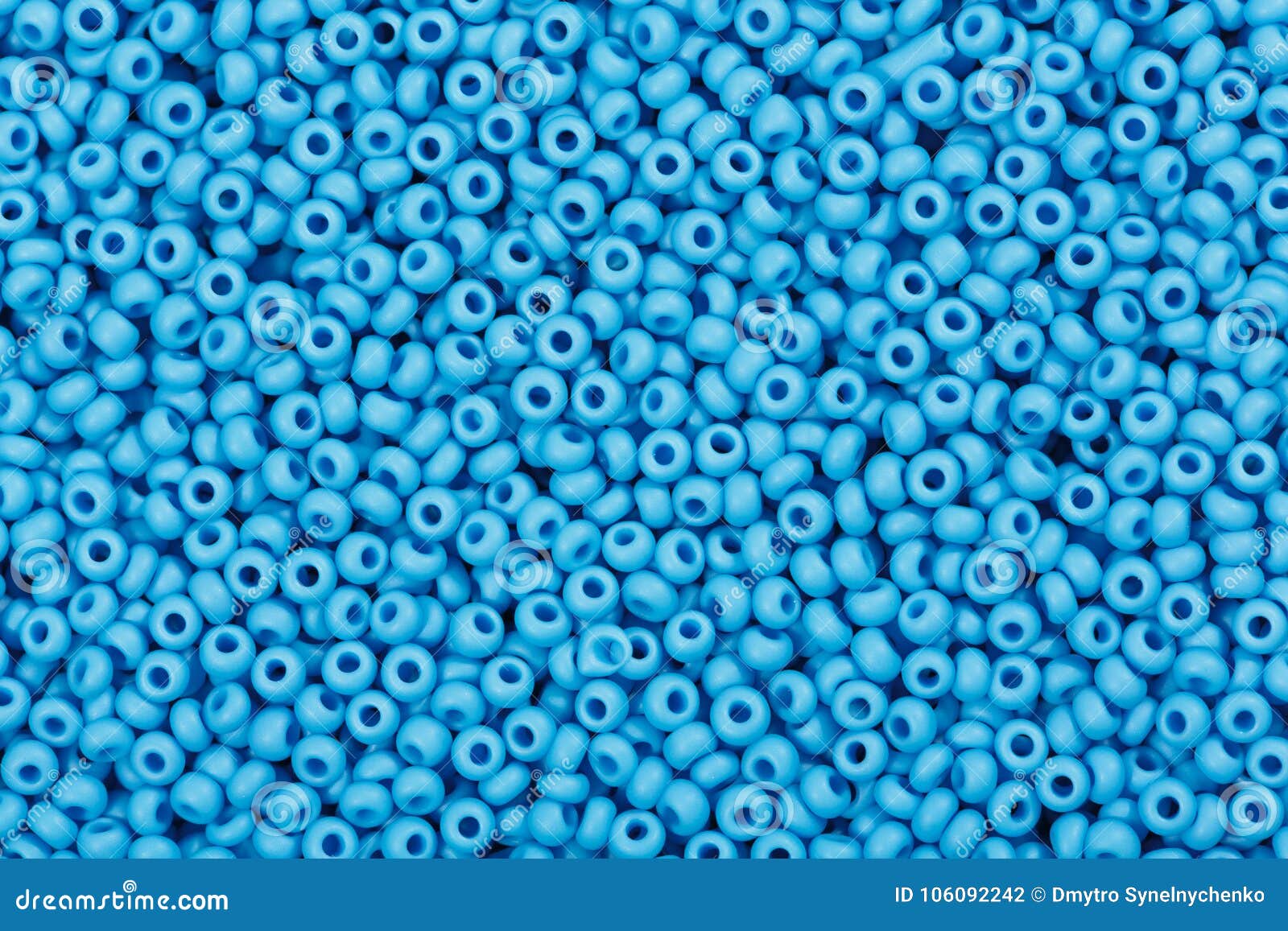 Cuentas De Cristal Del Color De Los Azules Turquesa Foto de archivo ...