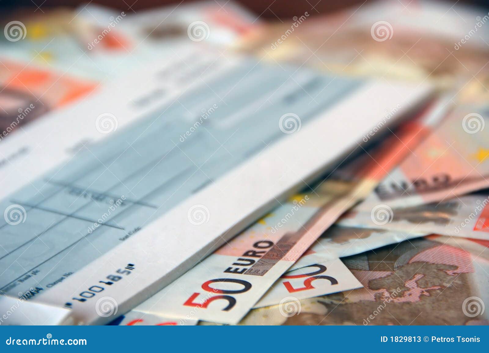 Cuentas y cheque euro imagen de archivo. Imagen de equidad - 1829813