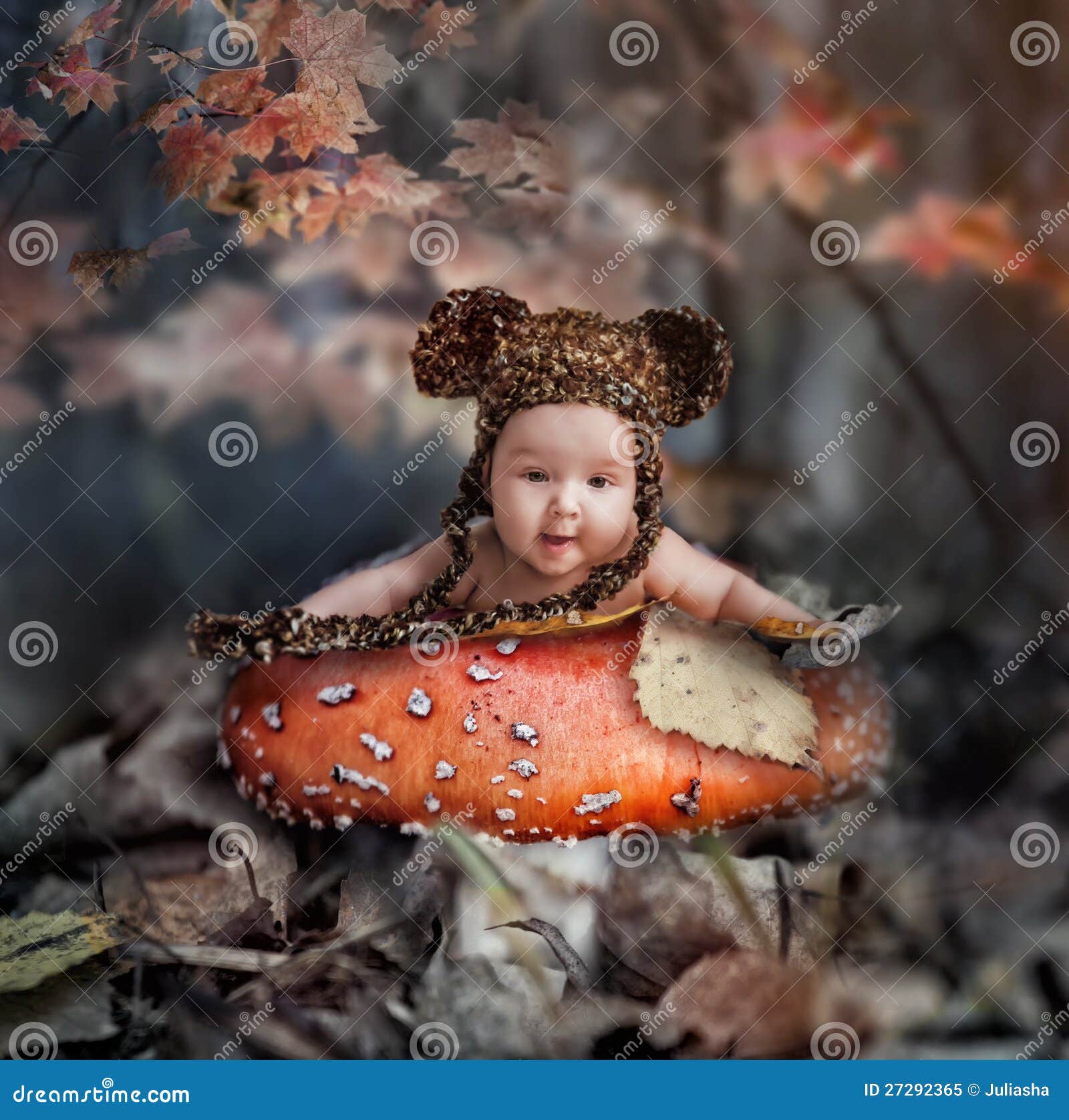 Cuento De Hadas En Bosque Del Otoño Imagen de archivo - Imagen de hada ...