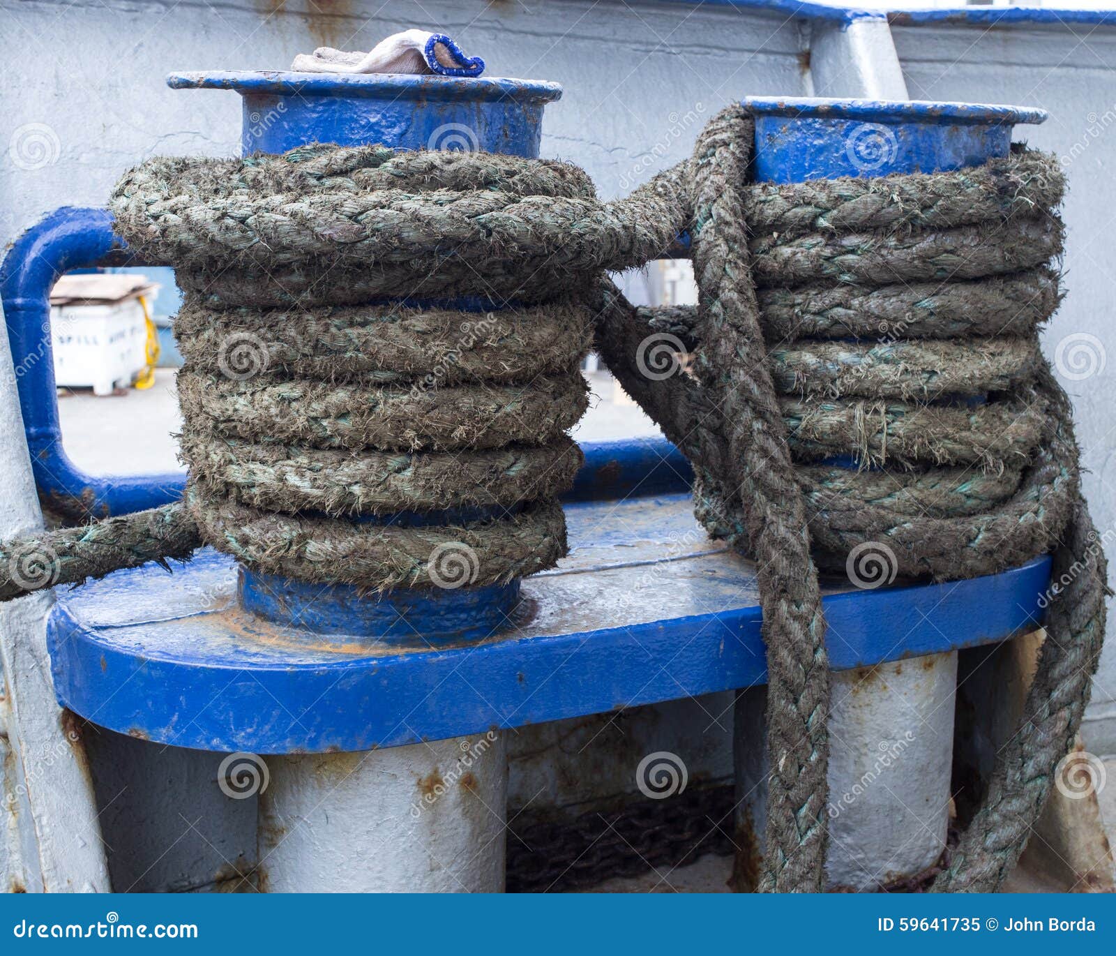 Cuerda Atada Al Pedazo De Una Nave Imagen de archivo - Imagen de ...