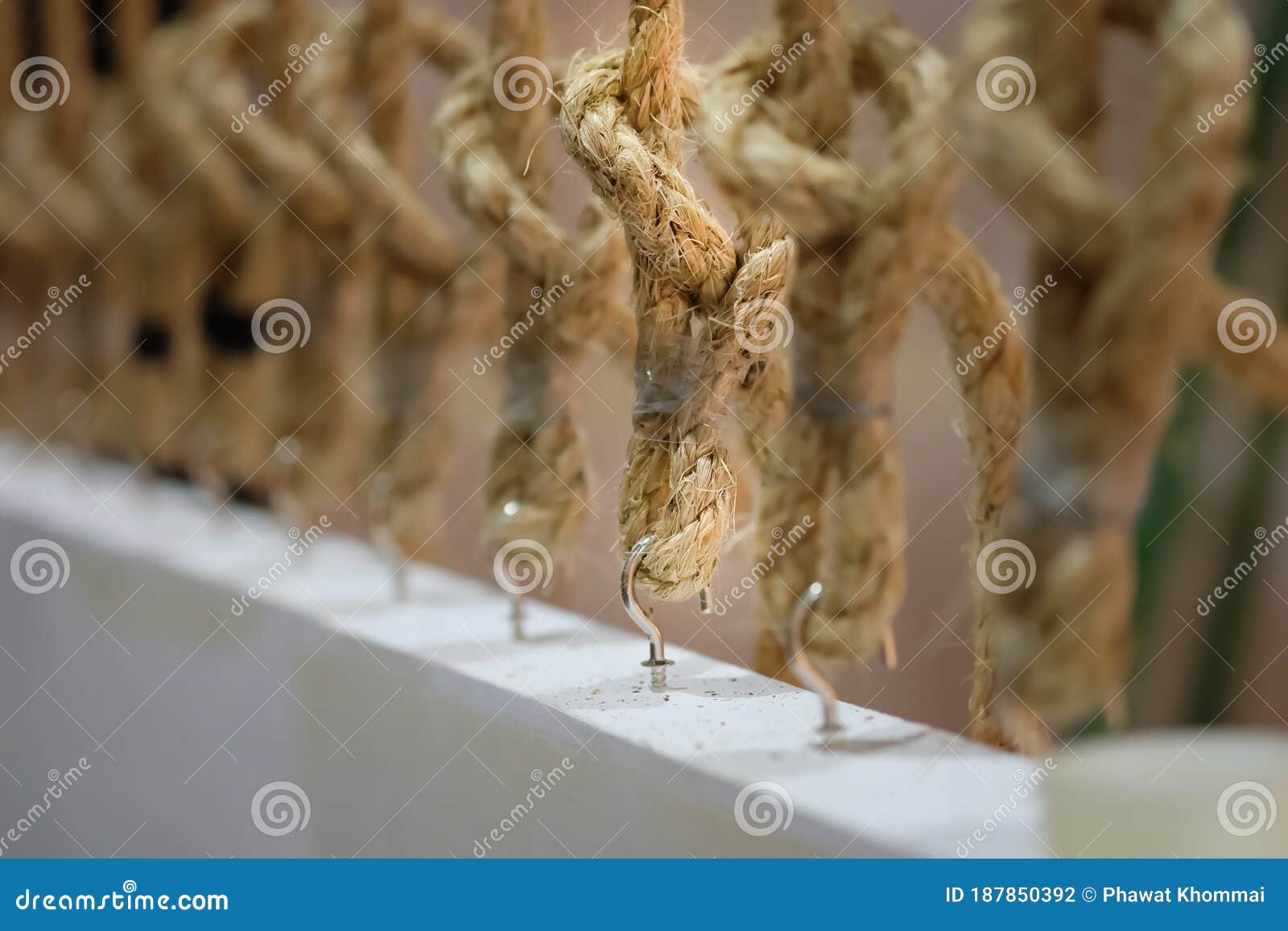 Cuerda Atada Con Gancho De Acero Foto de archivo - Imagen de ...