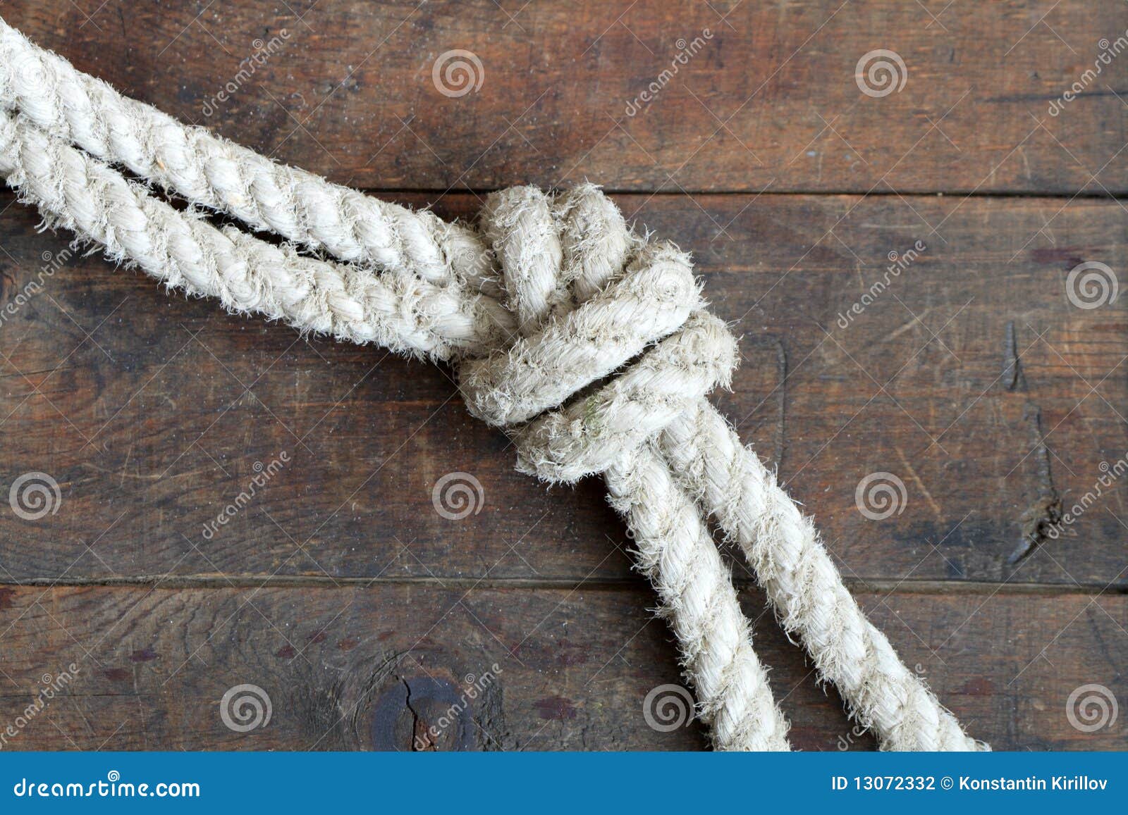 Cuerda con el nudo foto de archivo. Imagen de borla, espiral - 13072332