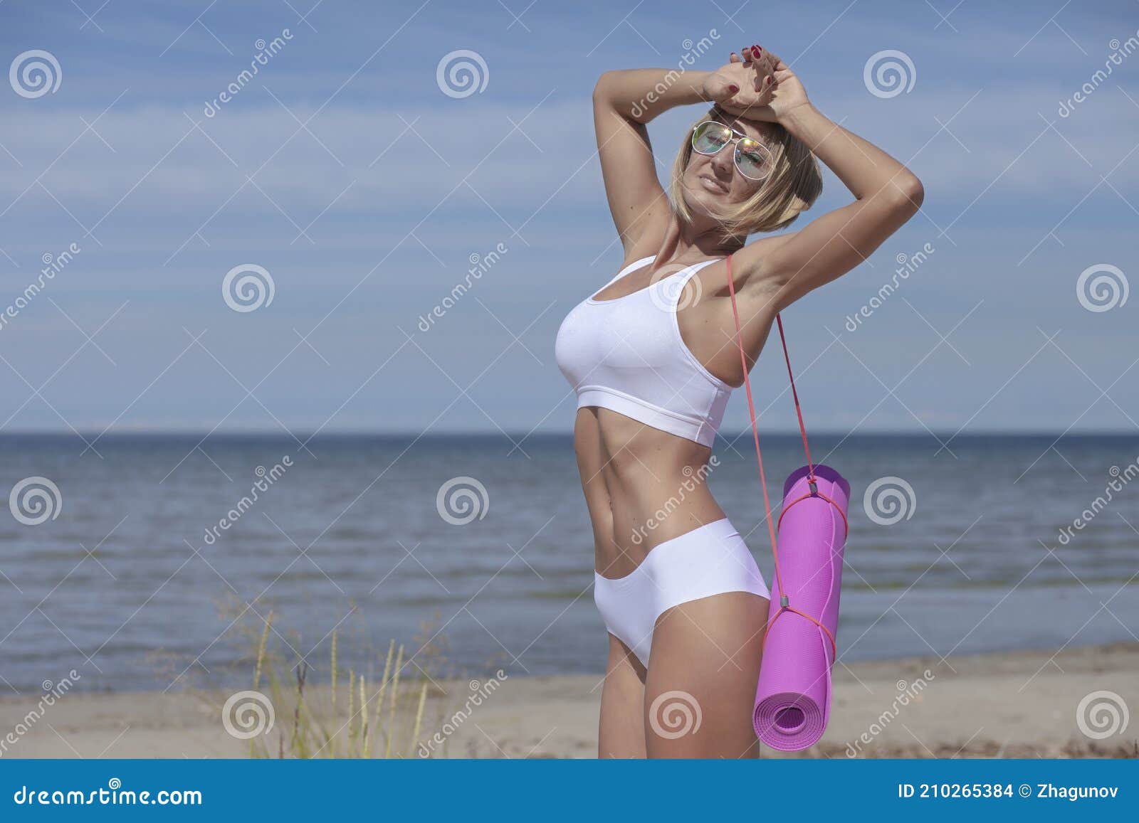 Cuerpo De Una Joven En Bikini Foto De Archivo Imagen De Figura Curva