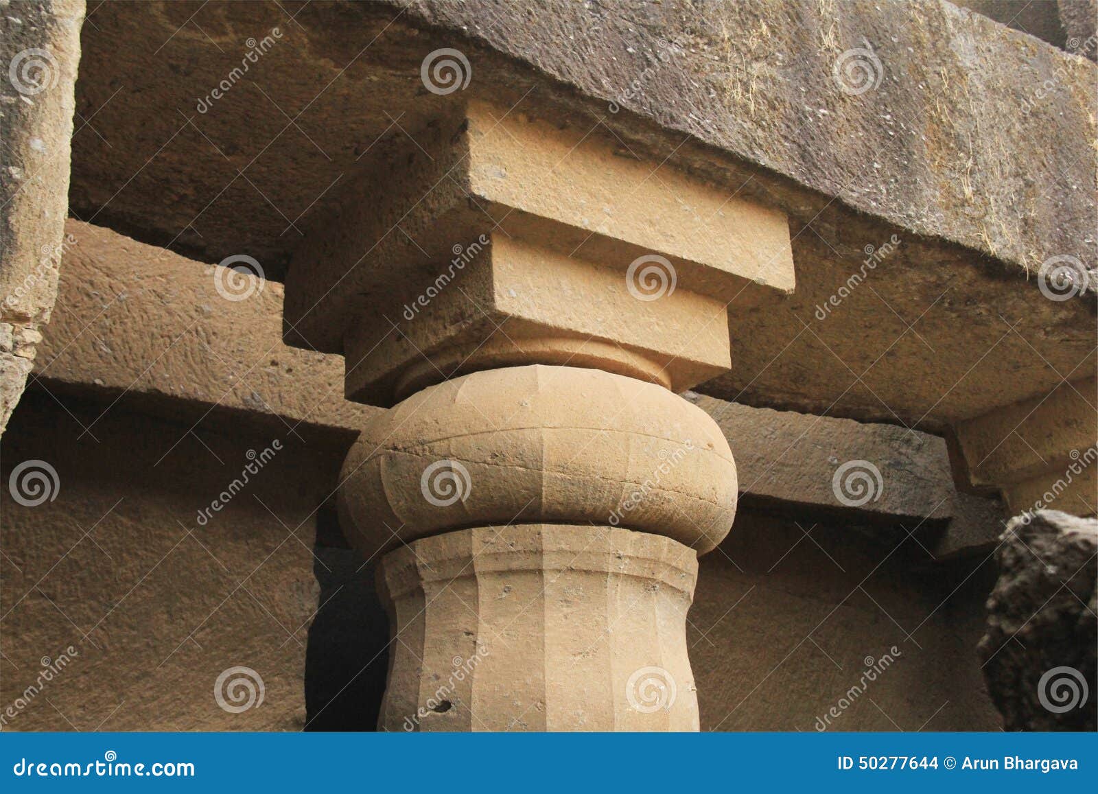 Cueva Antigua Del Corte De La Roca Foto de archivo - Imagen de real ...
