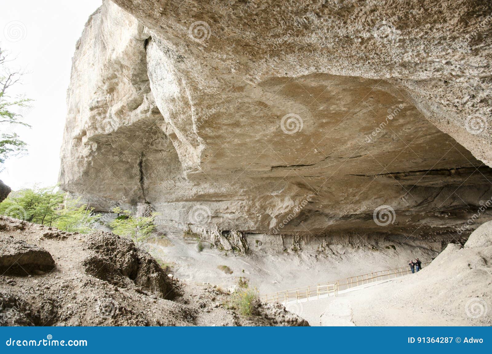 Cueva de Milodon - Chile imagen de archivo. Imagen de entrada - 91364287