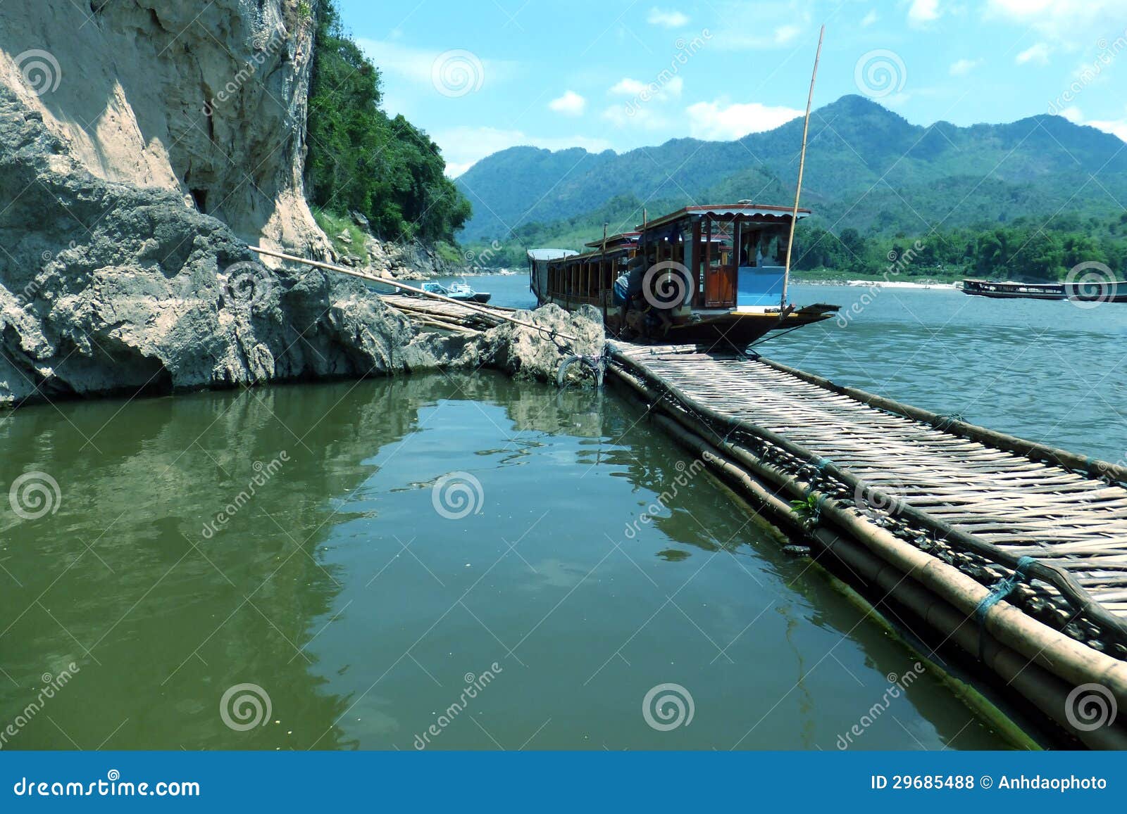 Cueva De Pak Ou, Luang P?bang Foto de archivo - Imagen de laos, mekong ...
