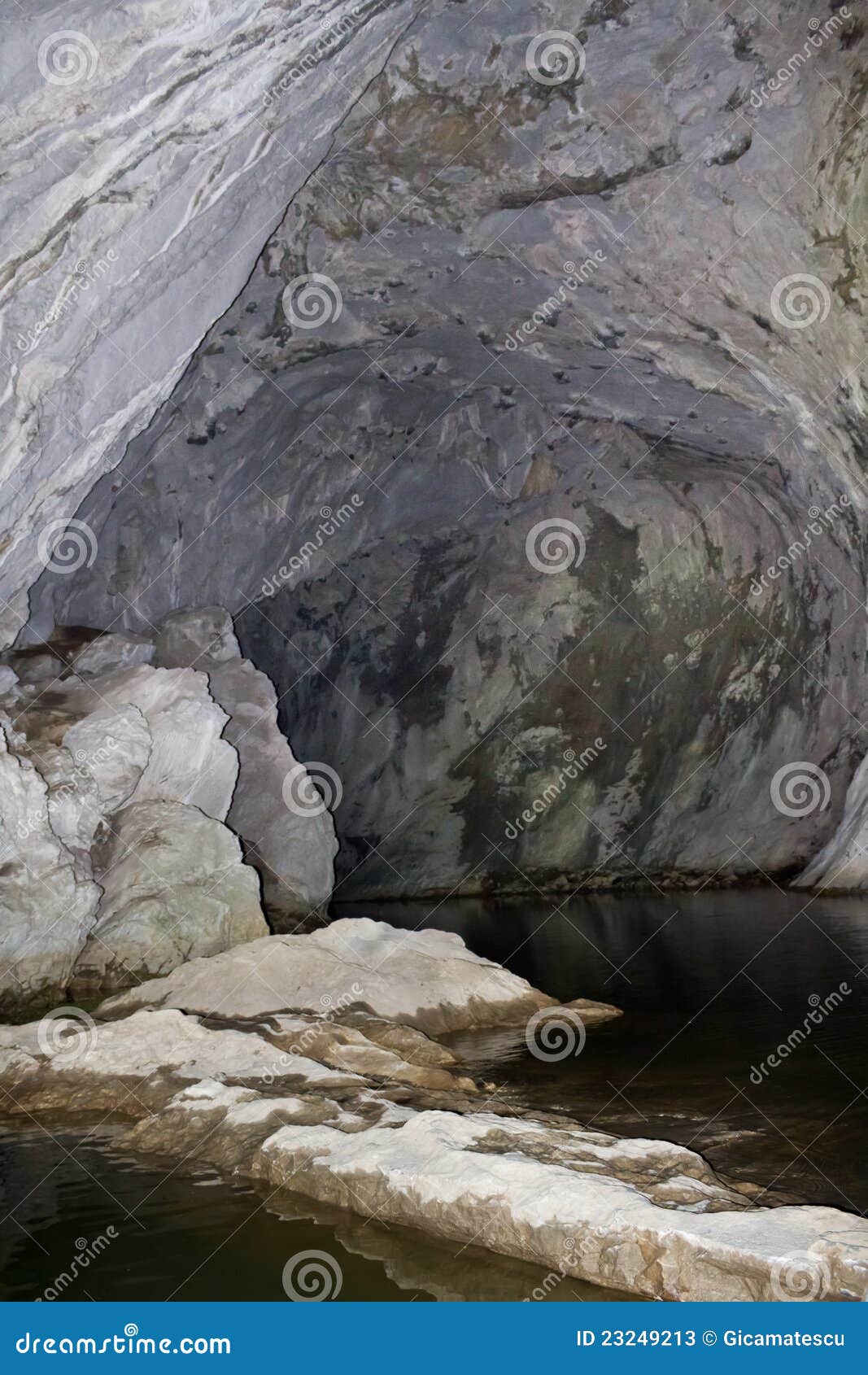 Cueva de Ponicova imagen de archivo. Imagen de piedras - 23249213