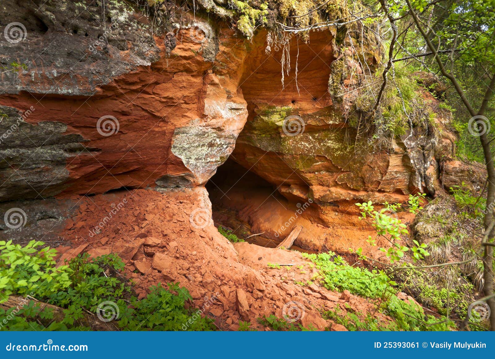 Cueva roja de la arena imagen de archivo. Imagen de entrada - 25393061