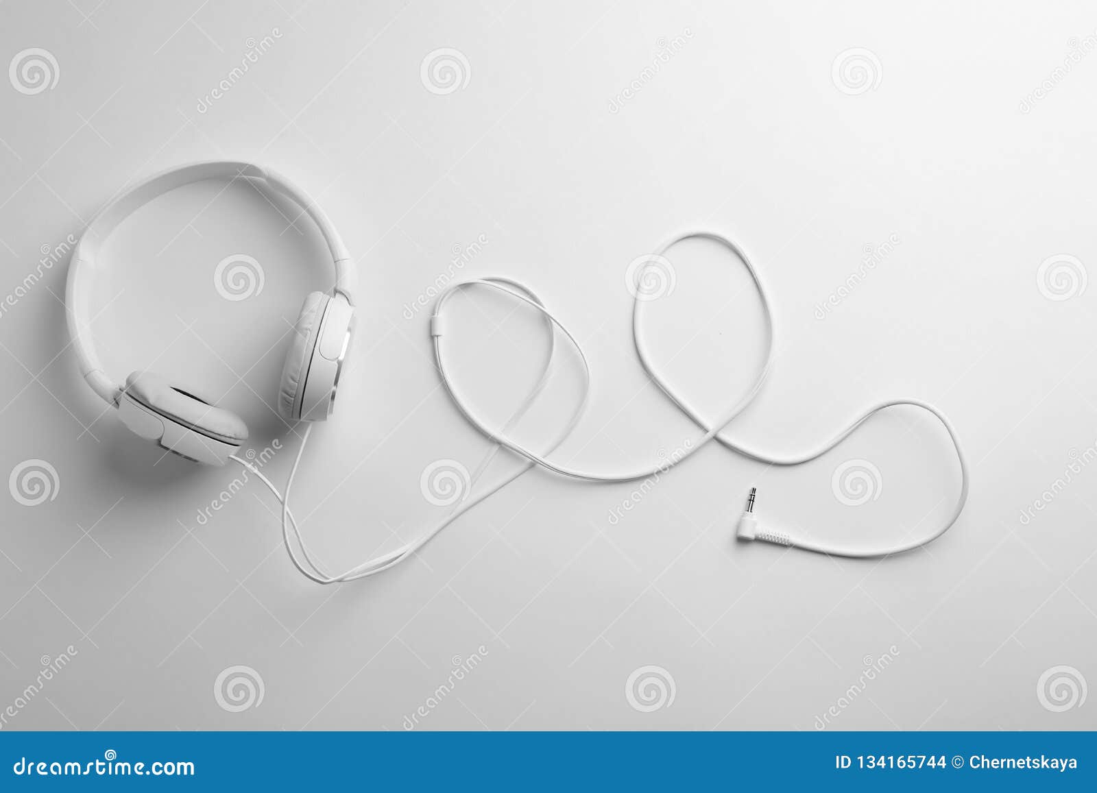 Cuffie Moderne Alla Moda Con La Cuffia Fotografia Stock - Immagine di ...