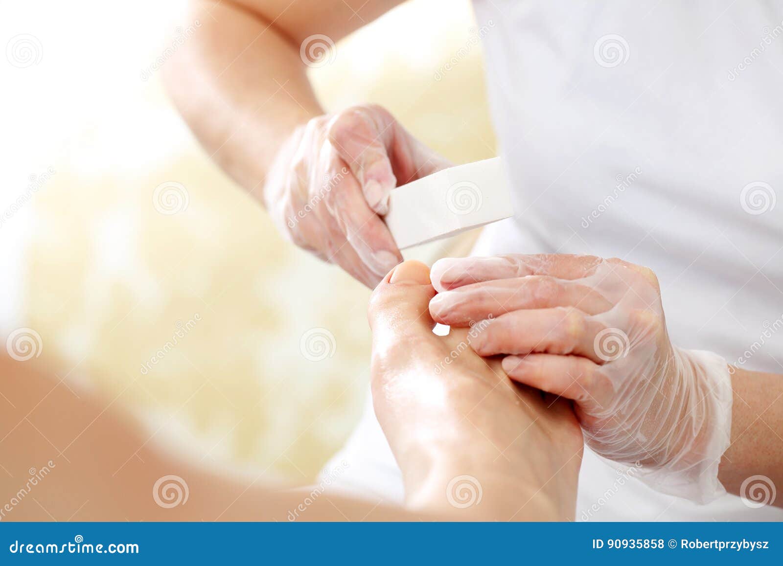 Cuidado Del Clavo, Cuidado De Pie Foto de archivo - Imagen de piel ...