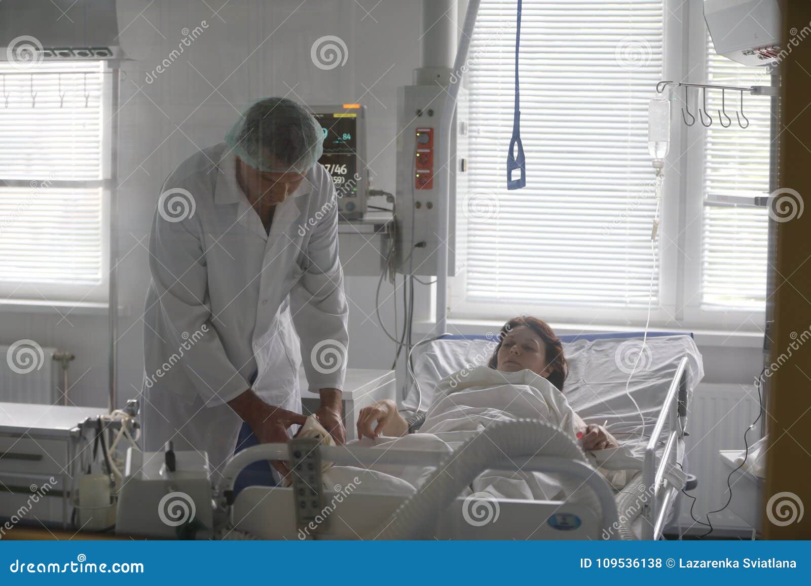 Cuidado del paciente foto de archivo editorial. Imagen de profesional ...