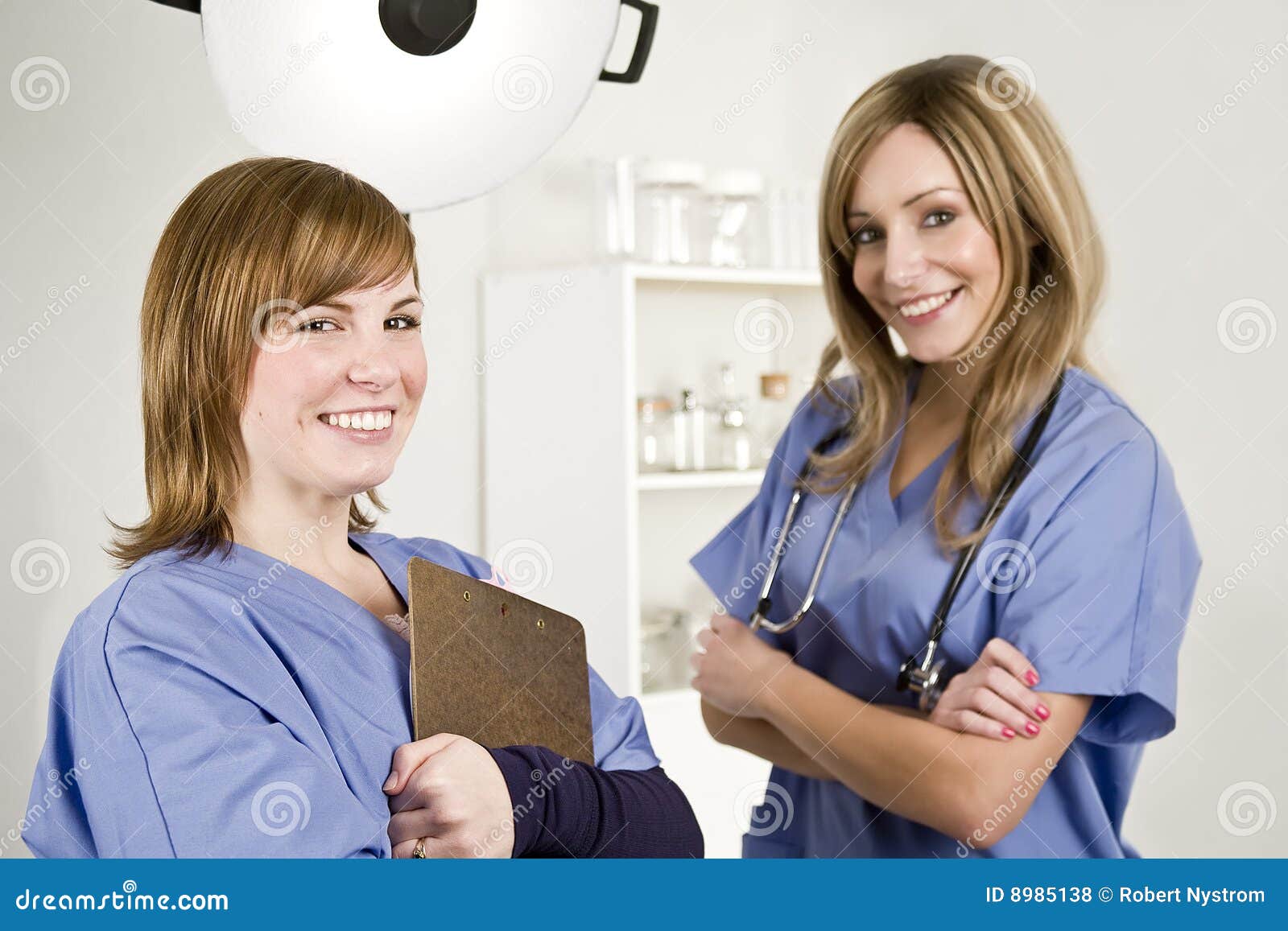 Cuide Y Cuídese En Un Cuarto De Hospital Blanco Foto de archivo ...