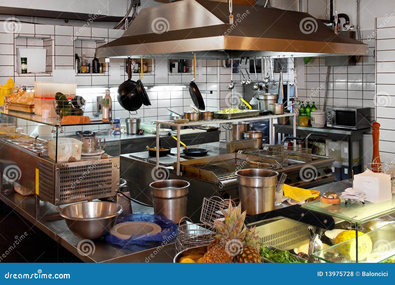 Cuisine de restaurant photo stock. Image of indoors, cuisine - 13975728