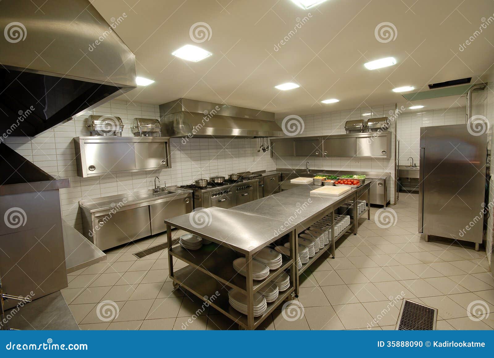 Cuisine Moderne Dans Le ` De Restaurant Photo stock - Image du chrome ...