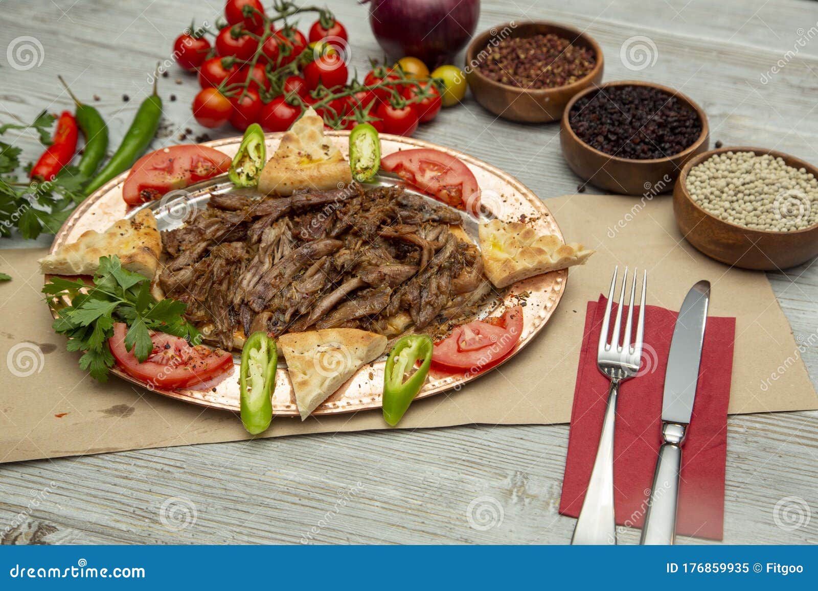 Cuisine Turque Traditionnelle. Denizli Kebab. Image stock - Image du ...