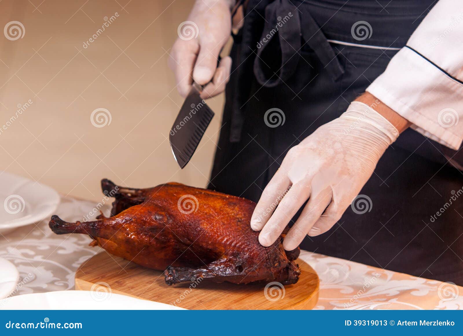 Cuisson Du Canard De Rôti Dans Le Restaurant Image stock - Image du ...