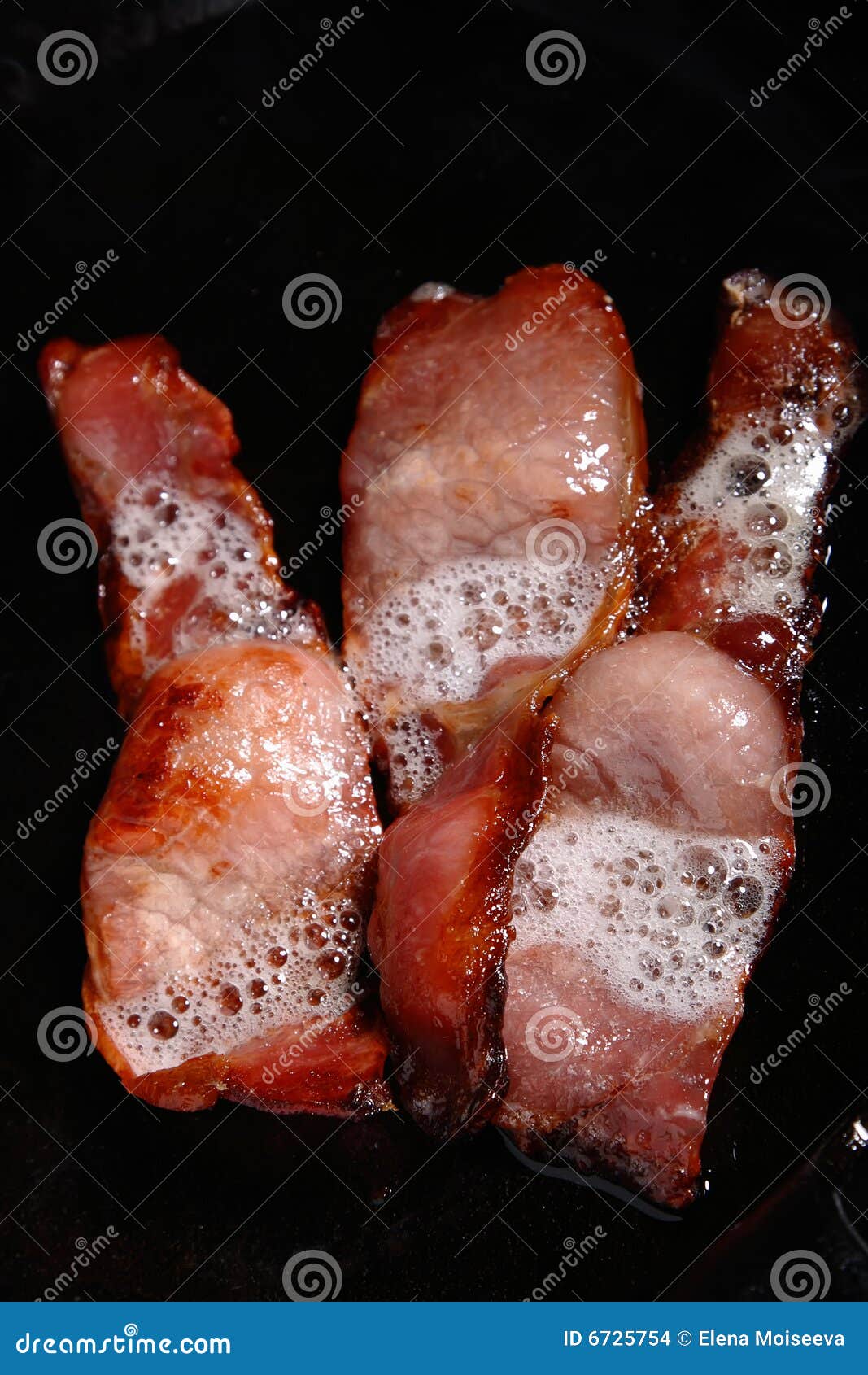 Cuisson Du Lard De Tranches De Lard Sur Un Carter Photo stock - Image ...