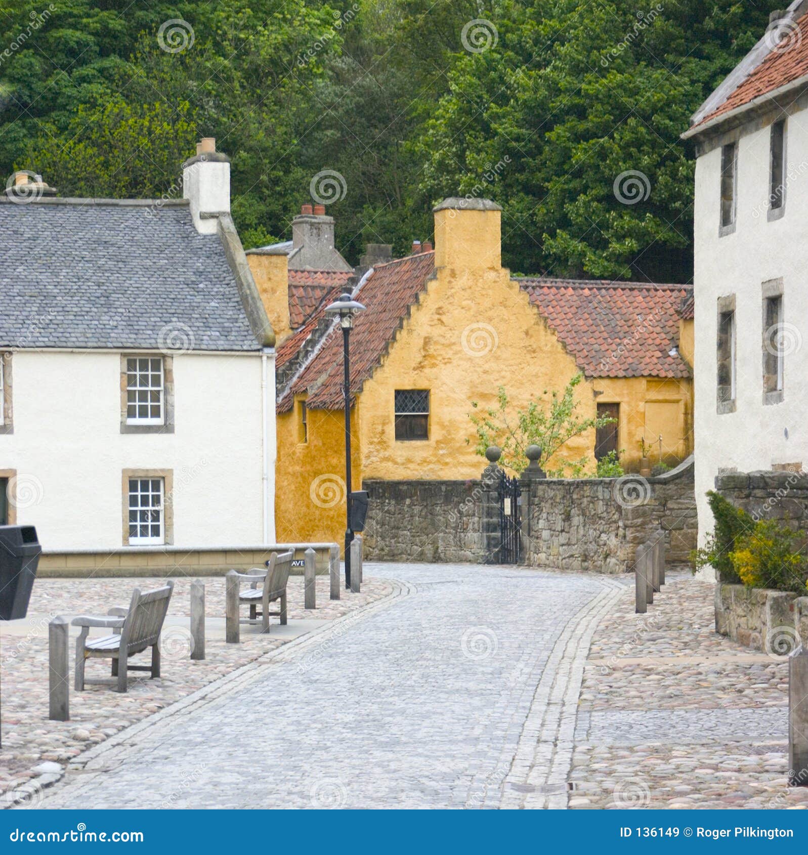 Culross 3 stock image. Image of cottage, street, chairs - 136149