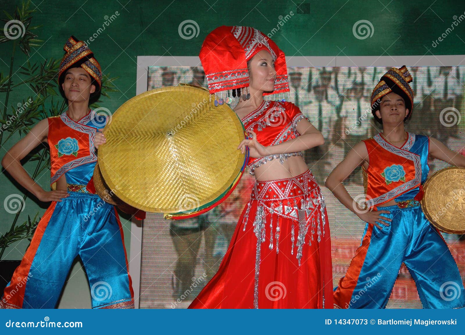 Cultural Fair China editorial stock photo. Image of dancers - 14347073