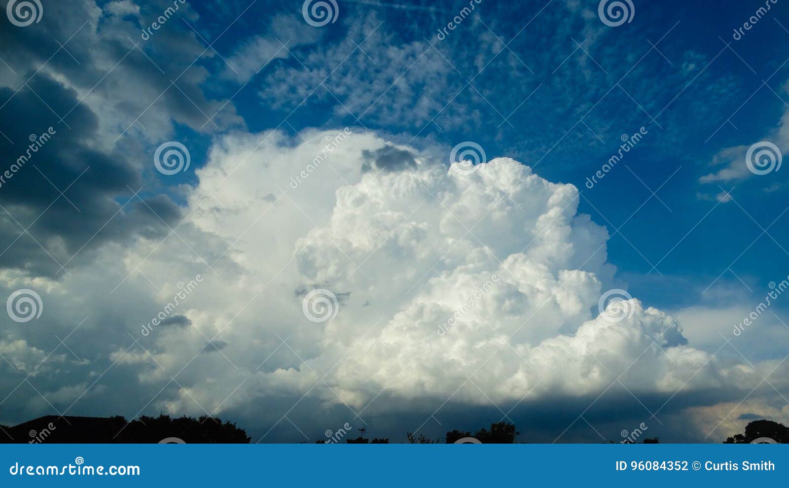 Cumulonimbus Calvus stock foto. Image of weer, nave, schapenveld - 96084352
