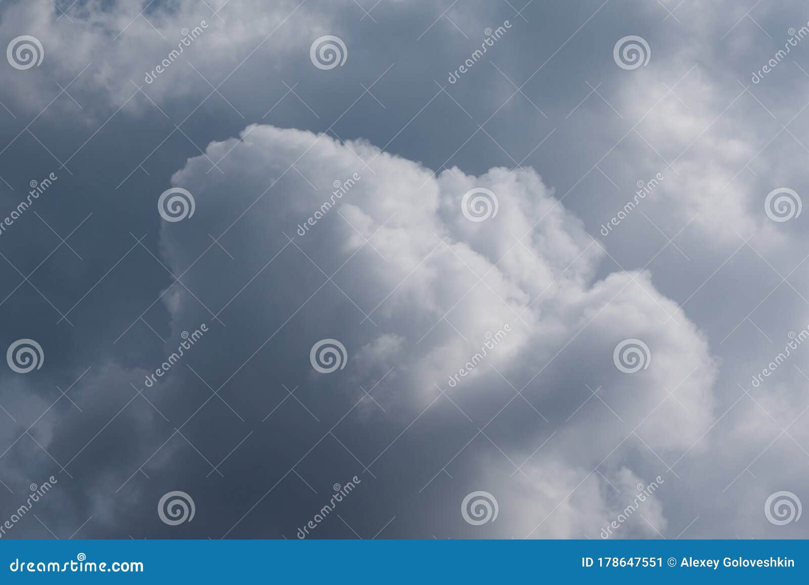 Cumulus Cloud on a Somber Sky Stock Image - Image of storm, meteorology ...