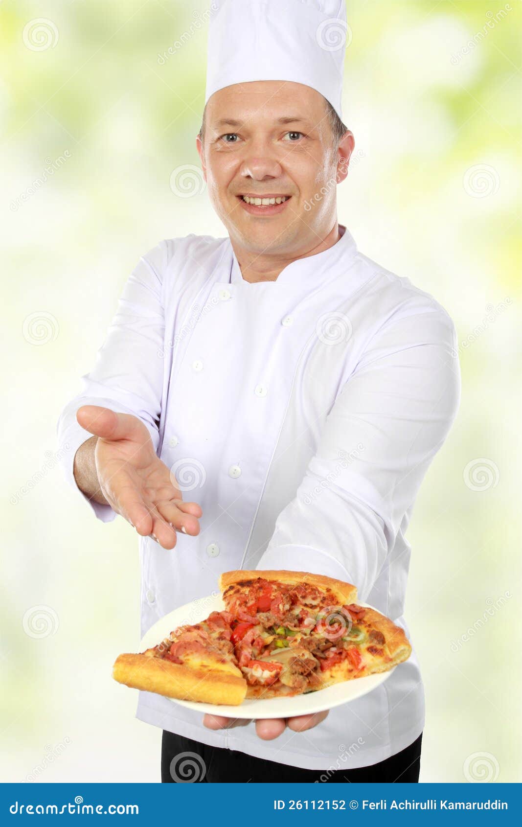 Cuoco unico con pizza fotografia stock. Immagine di piastra - 26112152