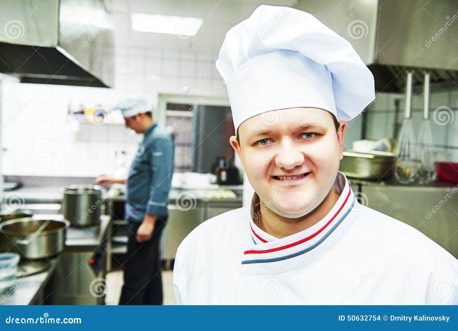 Cuoco Unico Del Cuoco Alla Cucina Del Ristorante Fotografia Stock ...