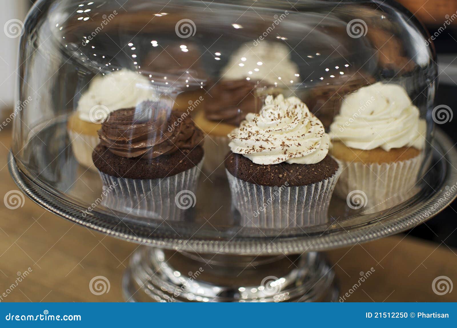 Cup cakes on display stock photo. Image of paper, display - 21512250