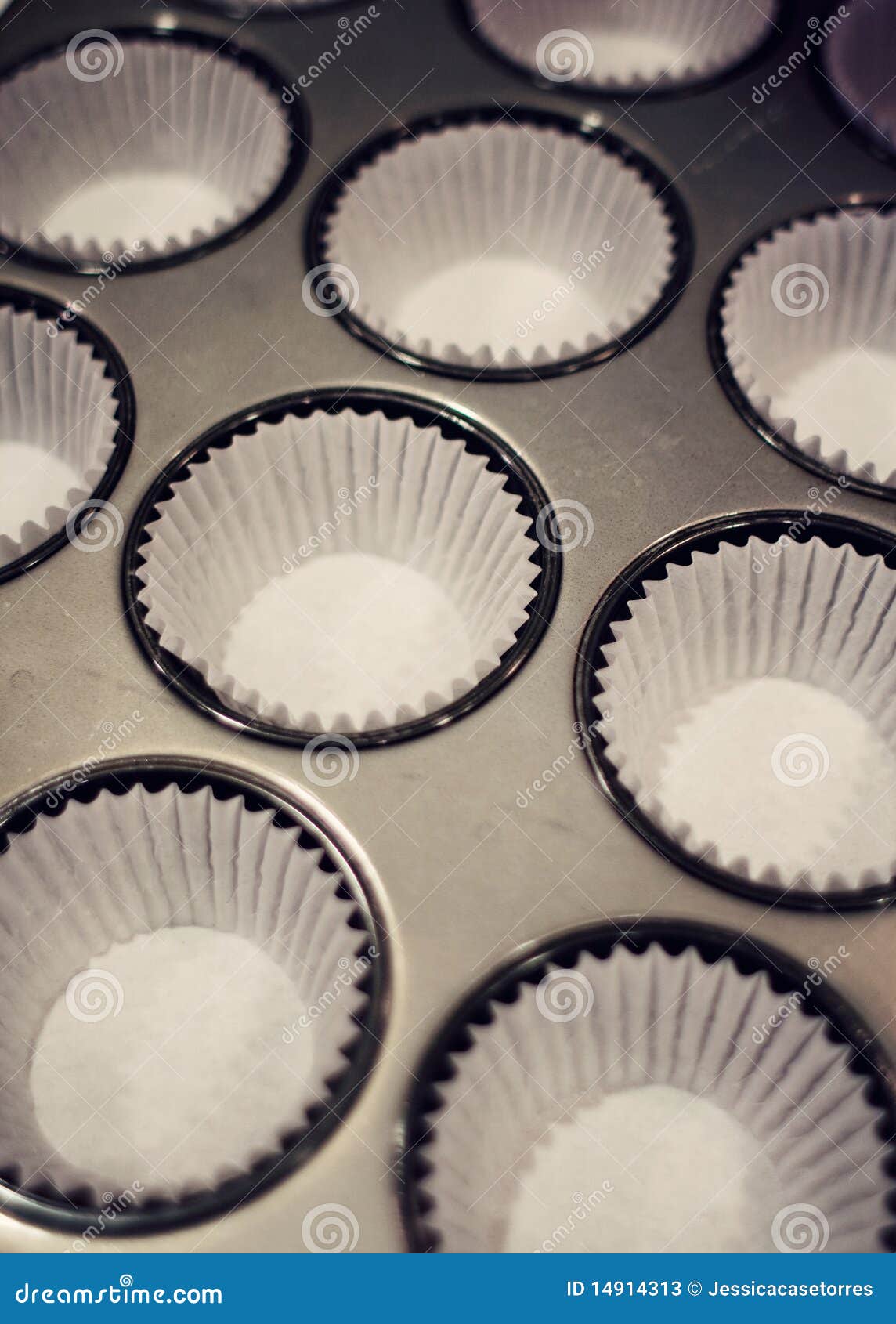 Cupcake tin stock image. Image of metal, white, supplies - 14914313