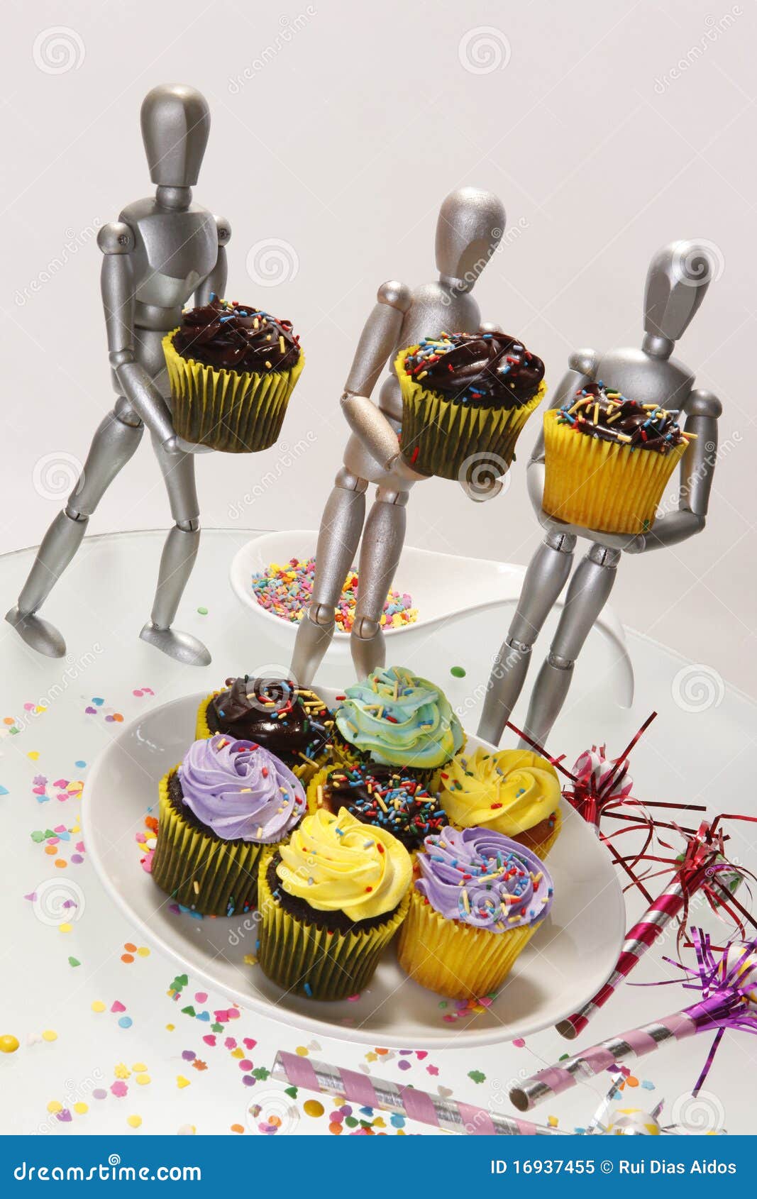 Cupcakes 4 dummies stock image. Image of cuisine, mannequin - 16937455