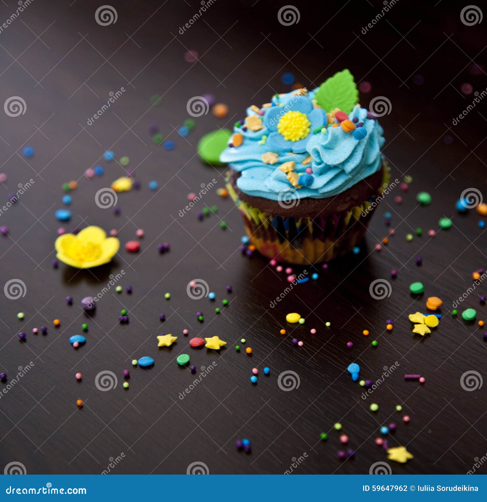 Cupcakes with Cream Hat Caken Stock Photo - Image of candy, tree: 59647962