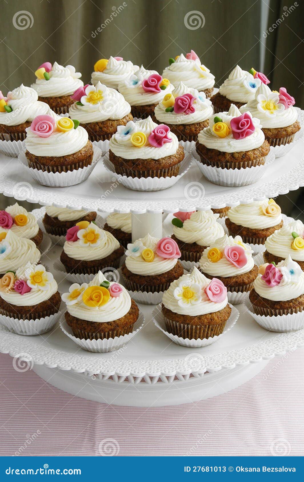 Cupcakes with Fondant Flowers Stock Image - Image of rose, cake: 27681013