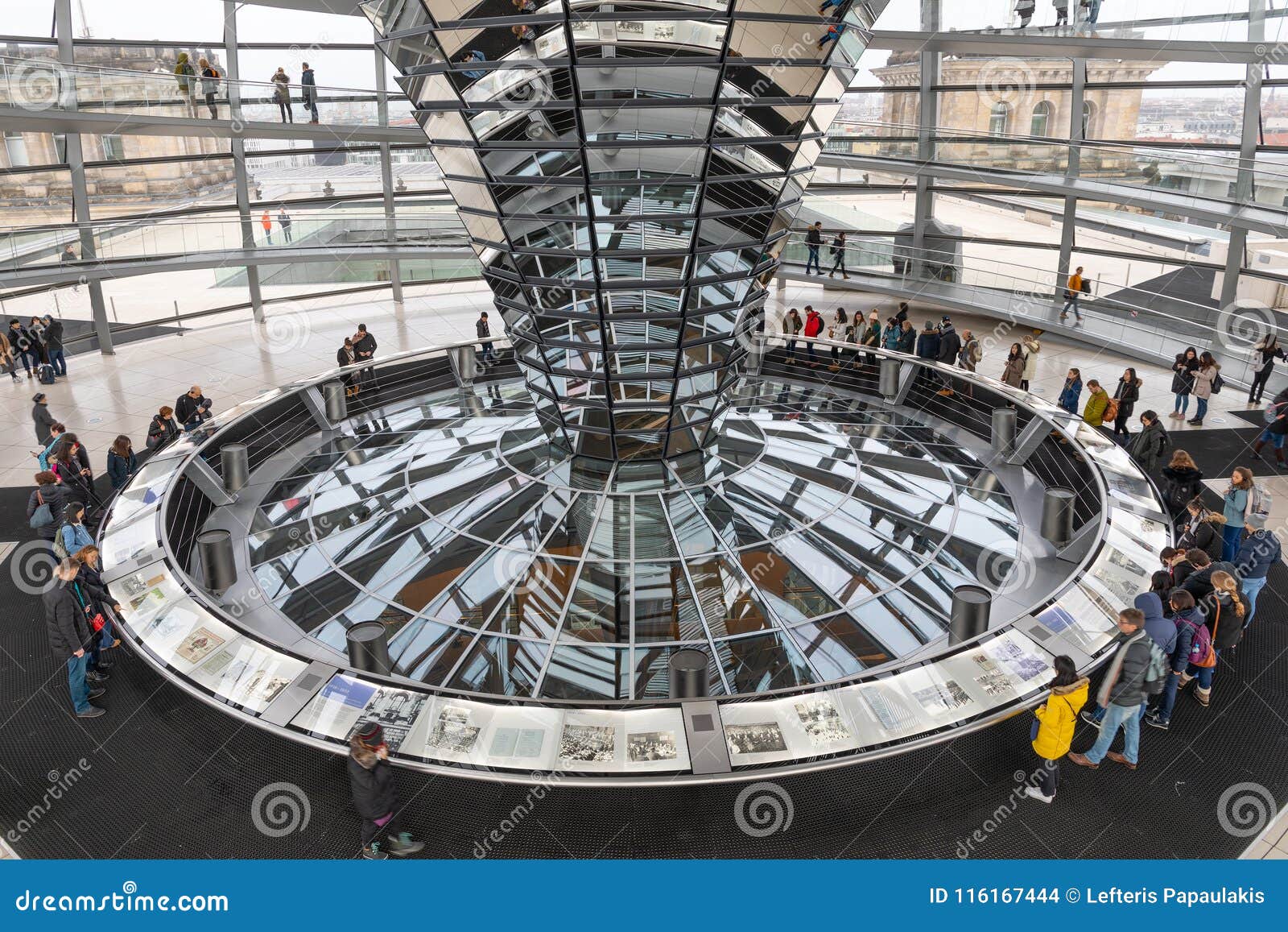 CUPOLA DI REICHSTAG, BERLINO, GERMANIA Immagine Stock Editoriale ...