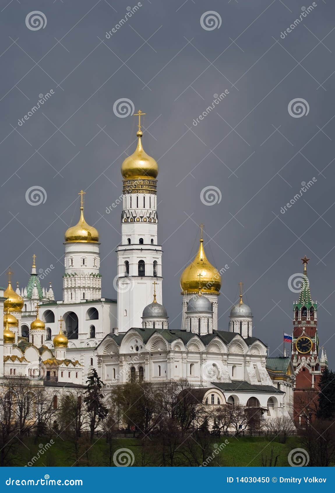Cupolas of Moscow Kremlin stock photo. Image of vertical - 14030450