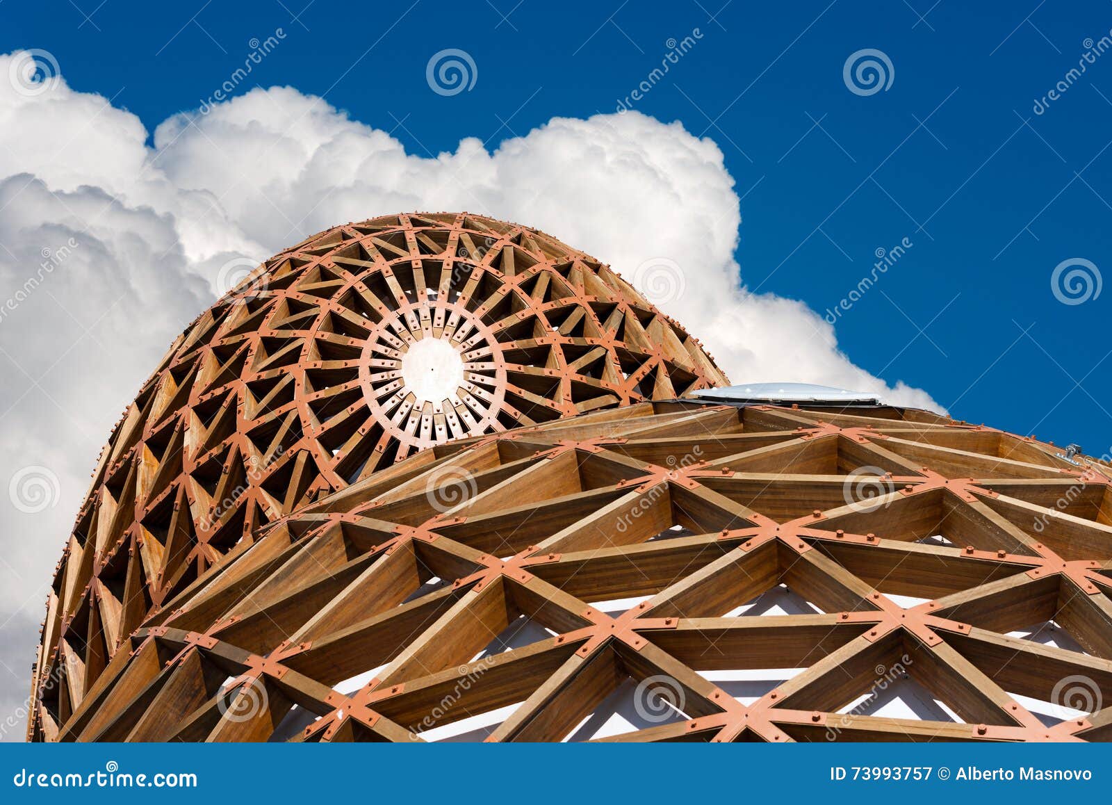 Cupole Moderne in Ferro E Legno Immagine Stock - Immagine di cupola ...
