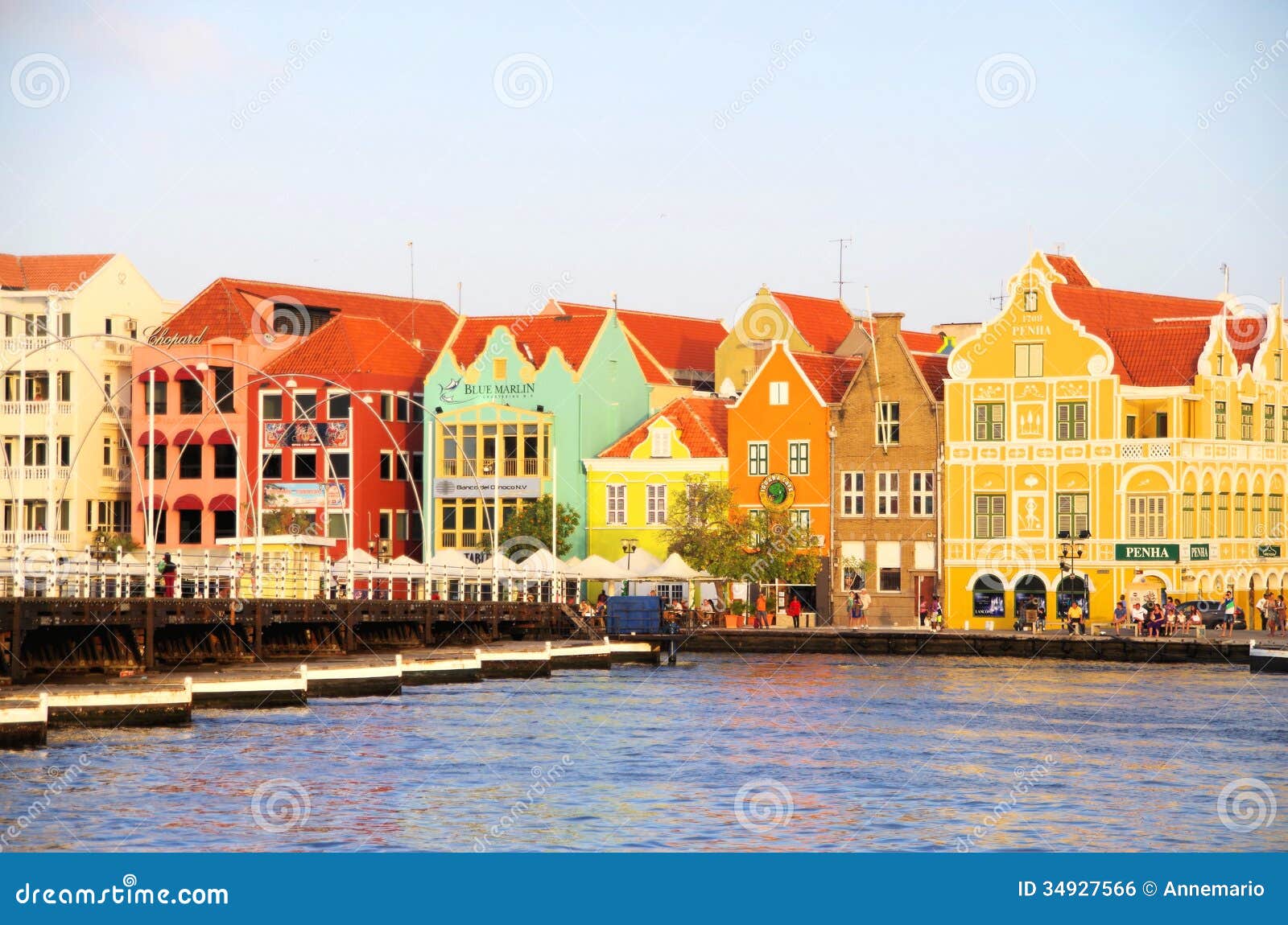 Curacao redactionele foto. Image of kleuren, gekleurd - 34927566