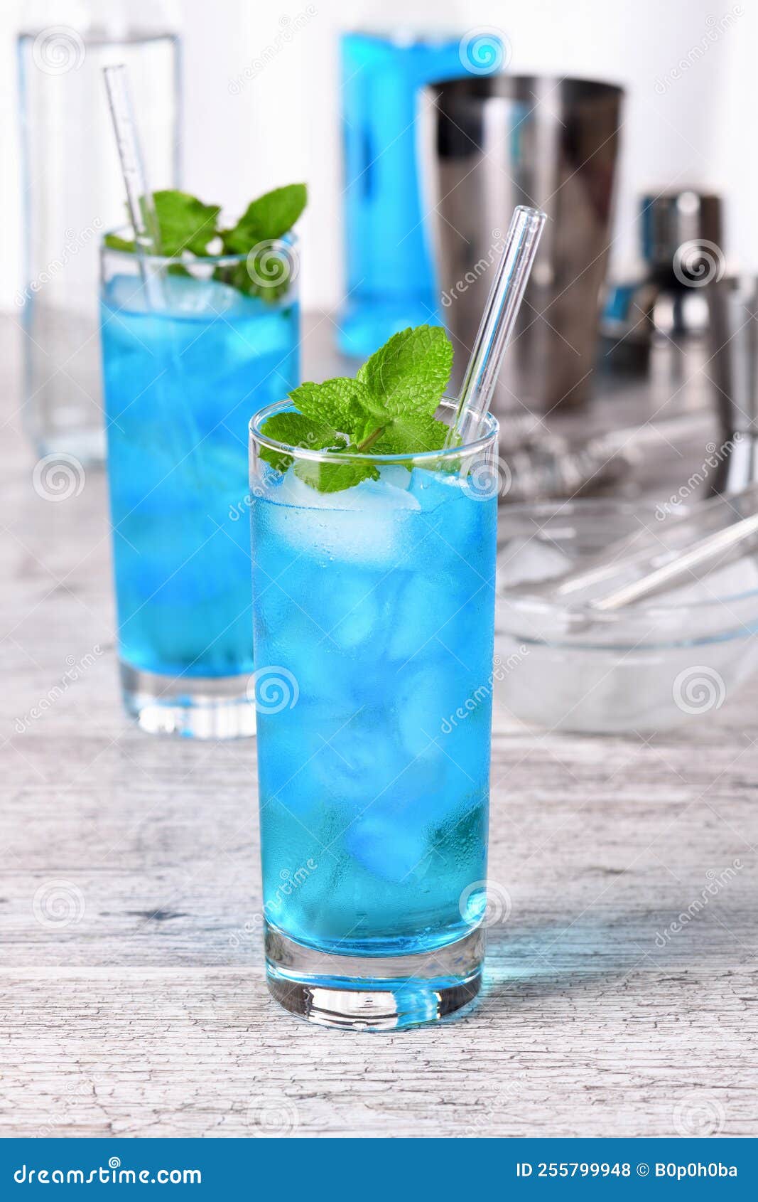 Curacao bleu mojito photo stock. Image du saveur, cocktail - 255799948
