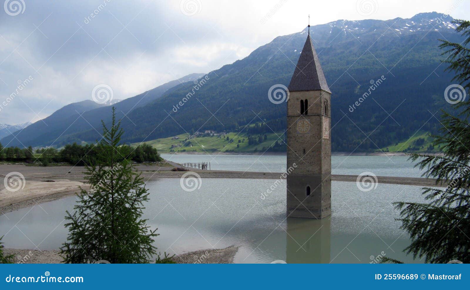 Curon image stock. Image of italie, valentin, nuageux - 25596689