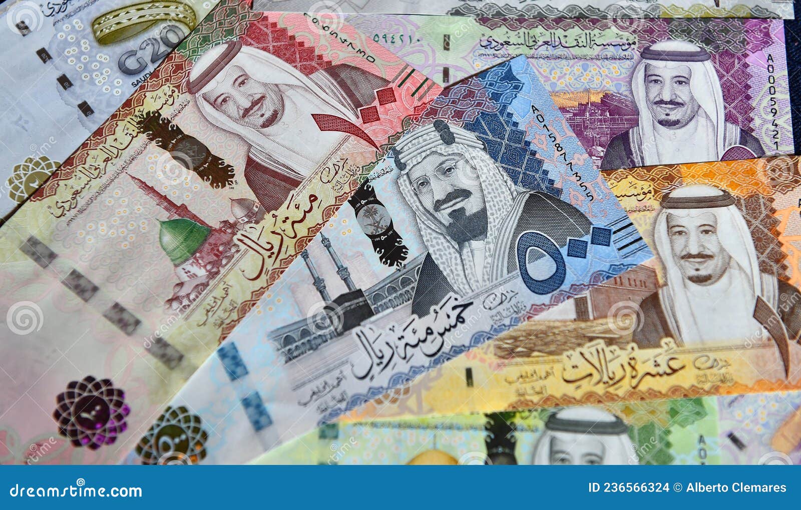 A Current Money of Saudi Arabia Stock Photo - Image of kingdom, king ...