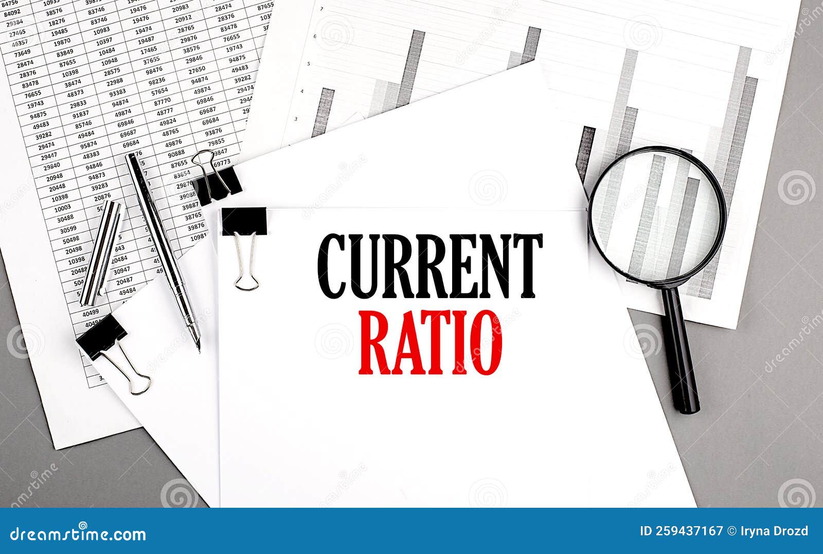 DIVIDEND YIELD Text on Paper with Keyboard on Grey Background Stock ...