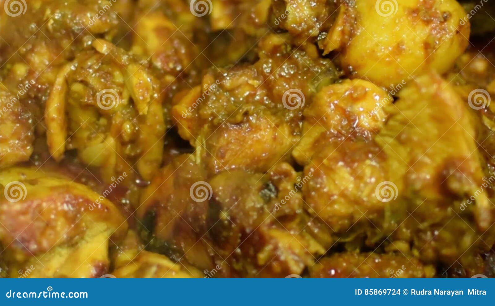 Curry Caliente Del Pollo Que Fuma Que Es Hecho Metrajes - Vídeo de ...