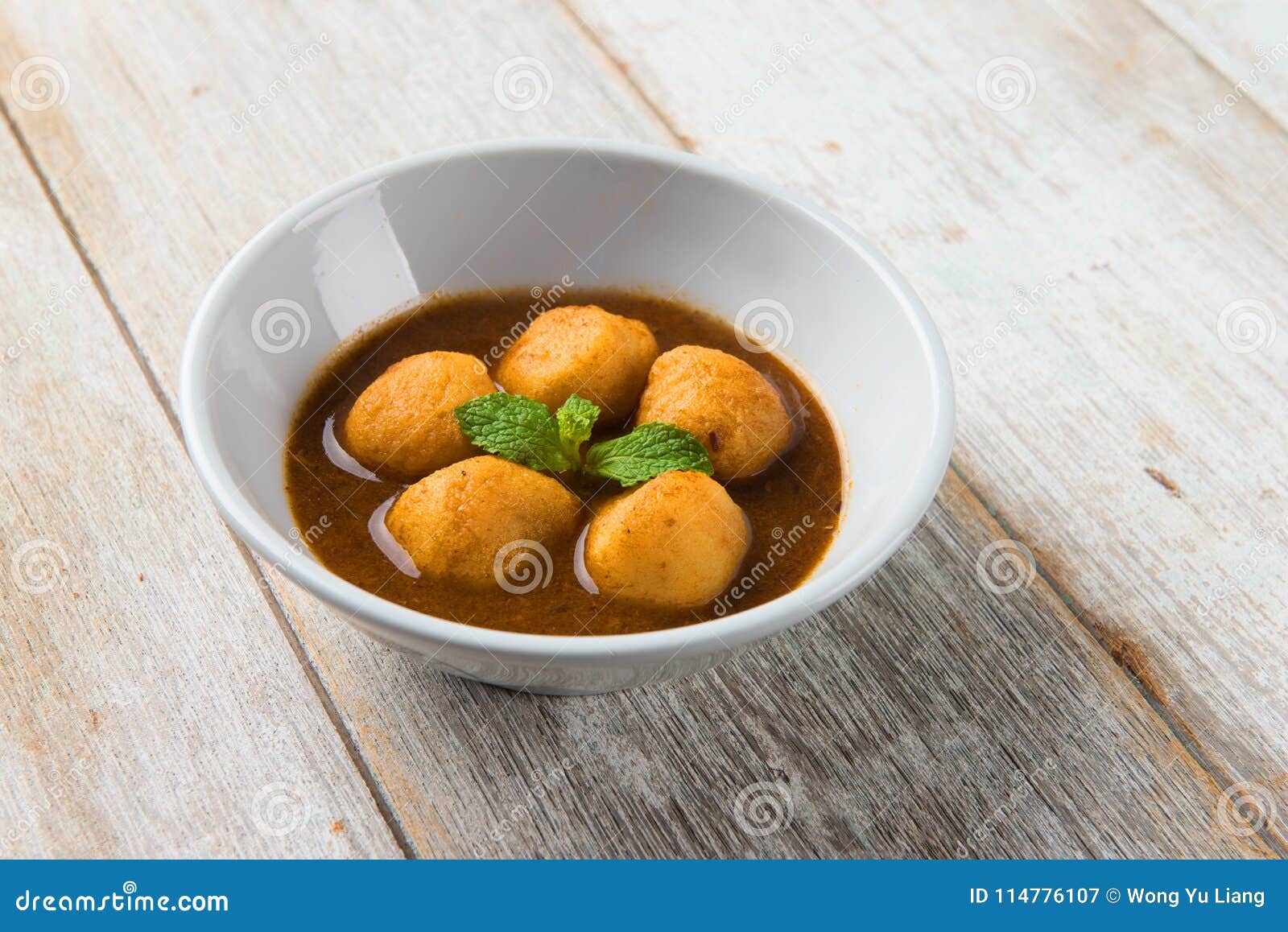 Curry fish balls stock image. Image of delicious, bowl - 114776107