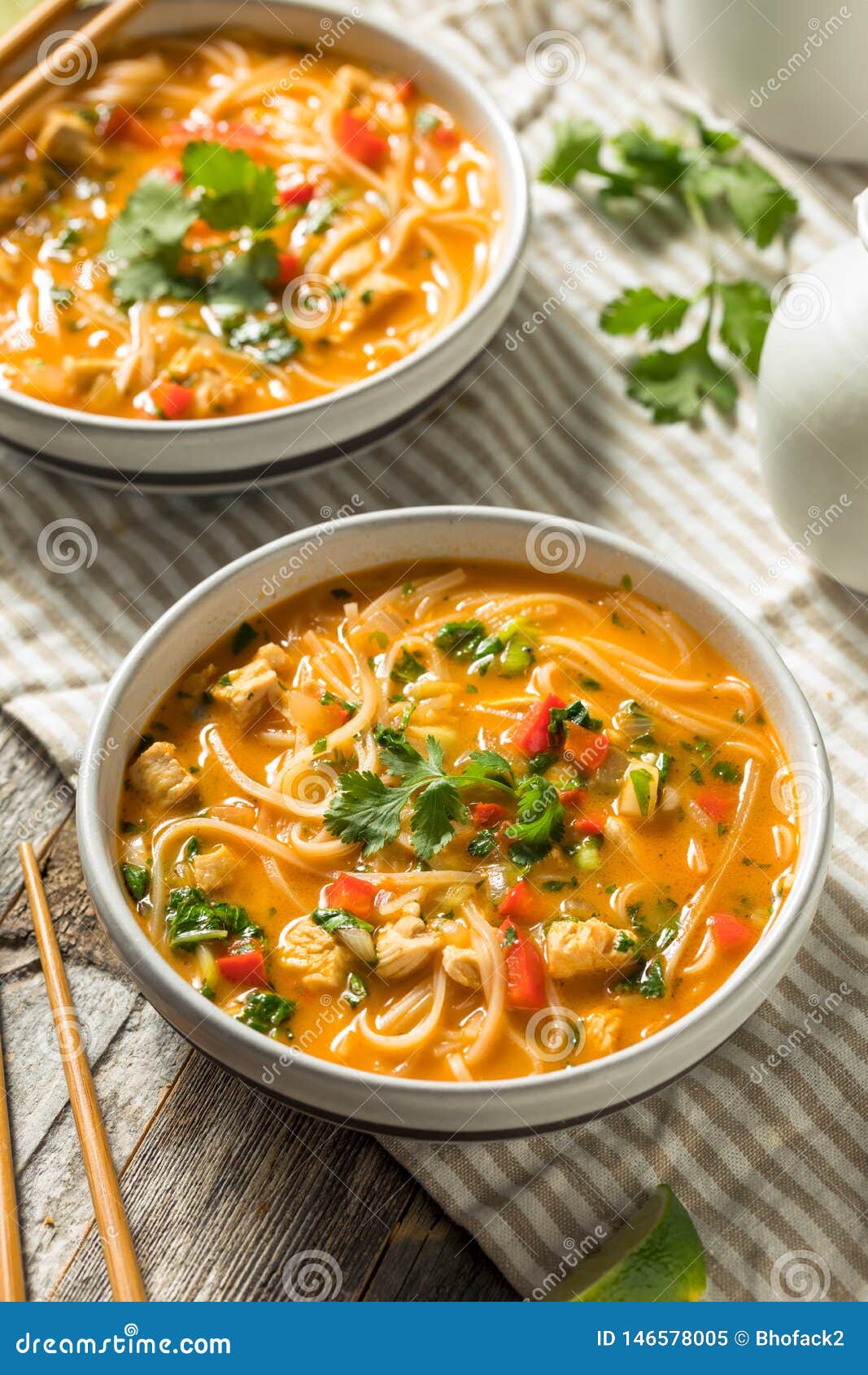 Curry Tailand?s Hecho En Casa Pho Del Coco Del Pollo Imagen de archivo ...