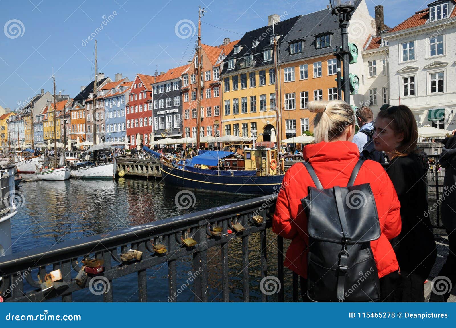 CURSO DO CANAL DE NYHAN foto de stock editorial. Imagem de navio ...