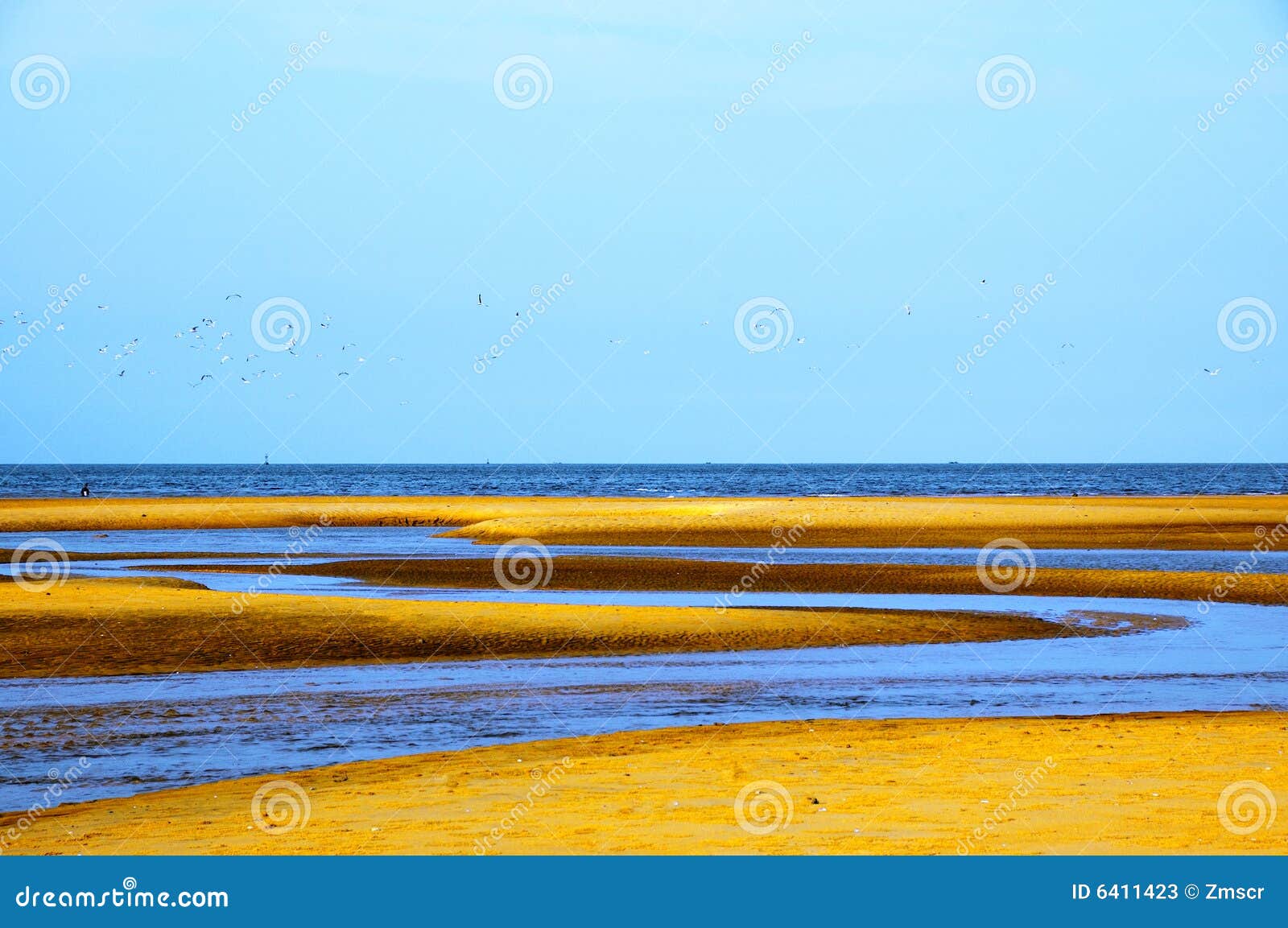 Curva De La Playa De La Arena Imagen de archivo - Imagen de reflujo ...