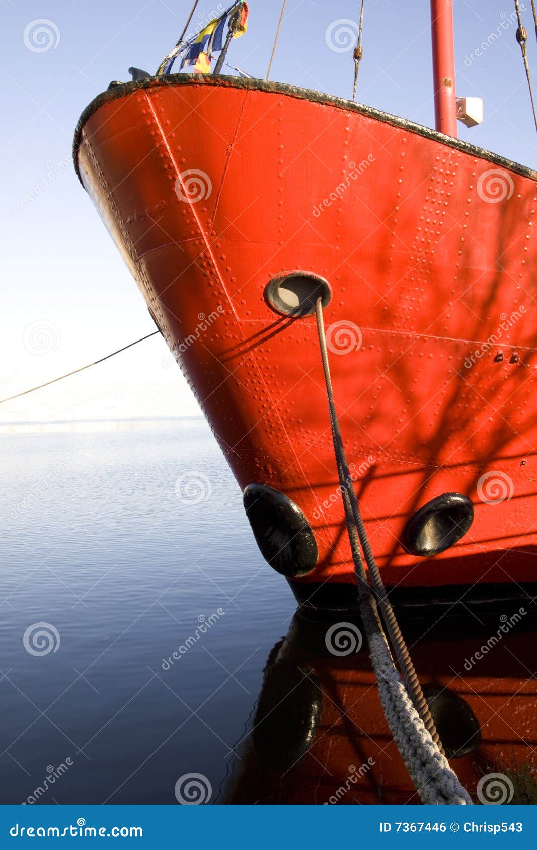 Curva De Um Barco Leve Amarrado Foto de Stock - Imagem de sunlight ...
