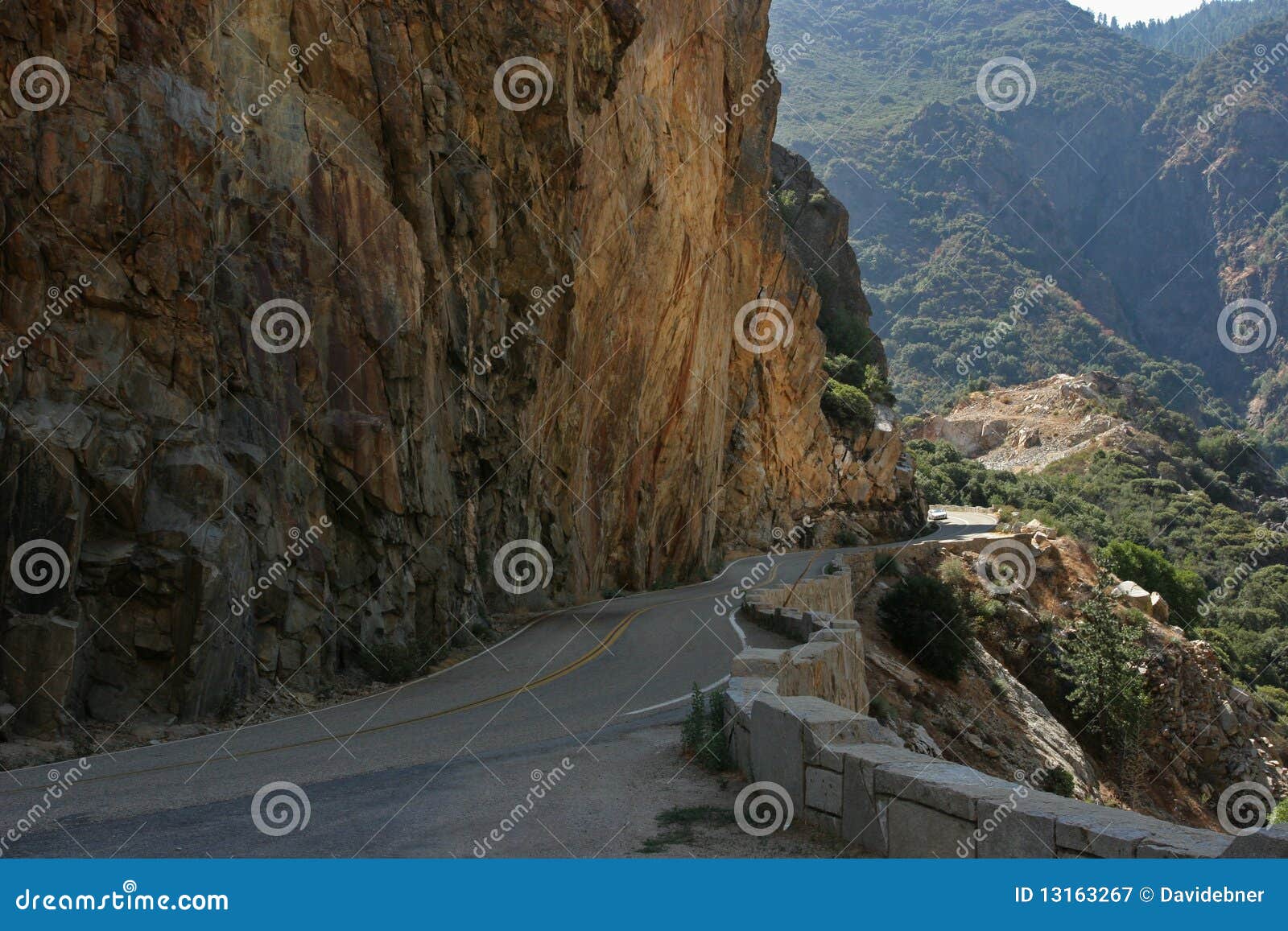 Curva na estrada 2 imagem de stock. Imagem de rocha, volta - 13163267