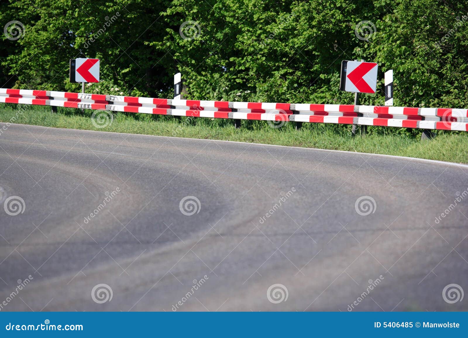 Curva pericolosa immagine stock. Immagine di sunlight - 5406485