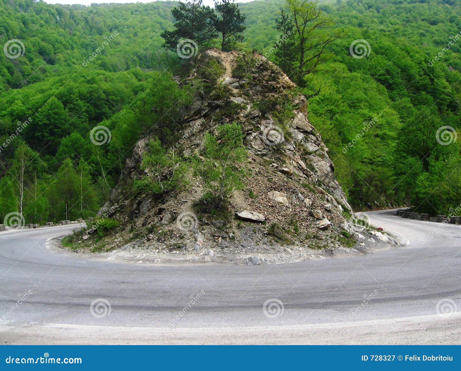 Curva pericolosa immagine stock. Immagine di pericolo, strada - 728327